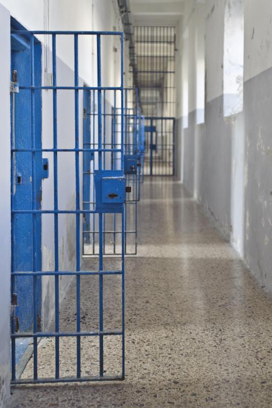 What is the Difference Between a Jail and a Prison?