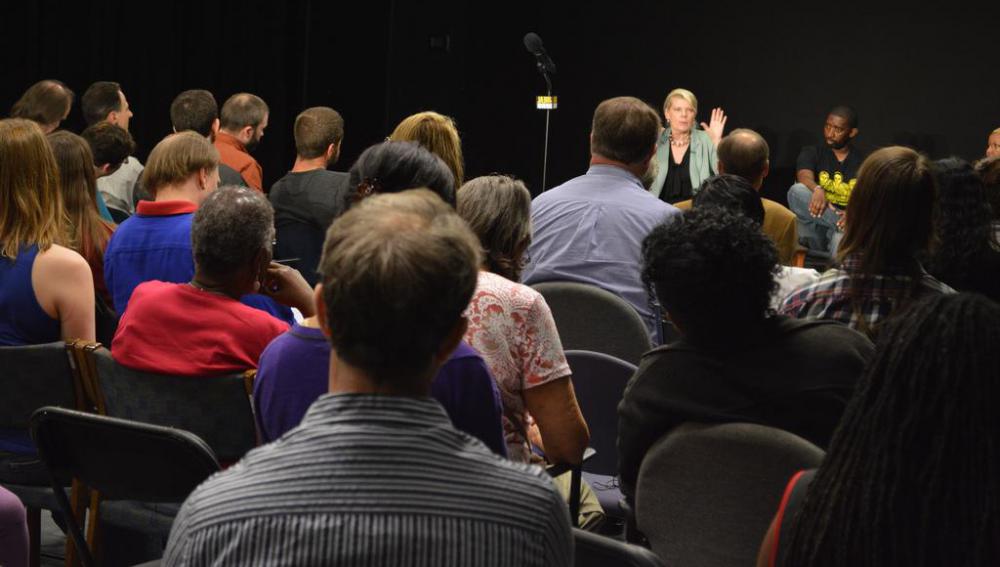 What is the Difference Between a Representative Democracy and a ...